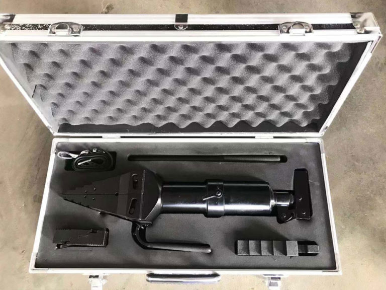 FSH15, 14 Ton Integral Hydraulic Flange Spreader | Pullertop